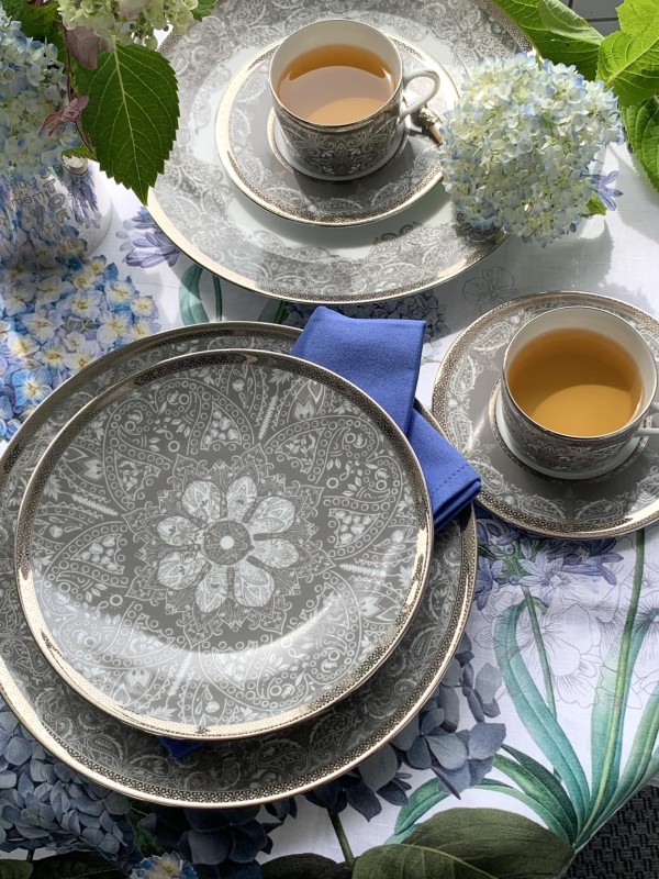 テーブルコーディネート/食卓芸術/おもてなし/アビランド/Haviland/フランス/洋食器/鬼頭郁子/花とテーブル